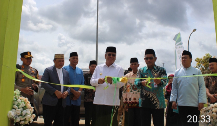 Pj. Gubernur Kalbar bersama Pj Bupati Landak Buka Stan Pameran ...