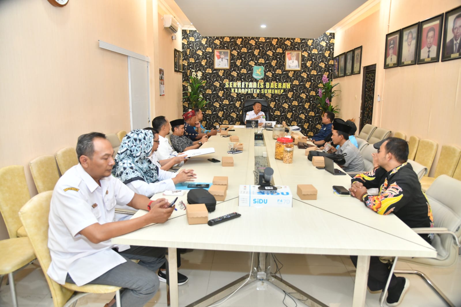 Disdik Sumenep Tertibkan Penggunaan Smartphone di Sekolah - Strategi News
